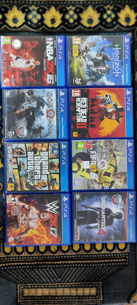 Продаётся Ps4 ( 1 джойстик коробка документ 8 диск