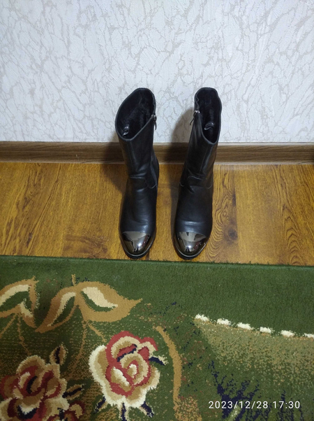 Продам сапоги. Размер 38.