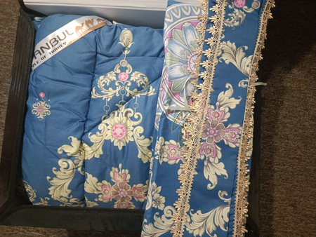Продам Постельное белье новое в чемодане