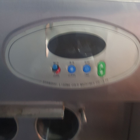 Freezer. Muzqaymoq tayyorlaydigan apart.