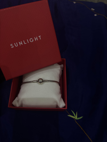 Sunlight braslet sotiladi