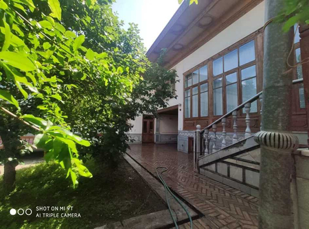 СРочна Продаётся:Ипакчиликда Сотих 6 Фасад 30/20