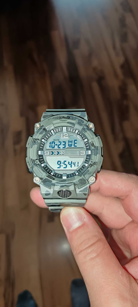 Продаются часы наручные Sport Watch