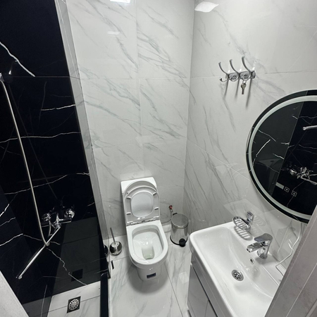 Продаётся готовый офис. Есть Арендатор. Площадь: 55 м²+35 м²