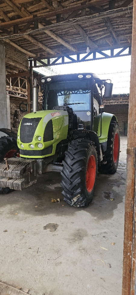 Traktor sotiladi