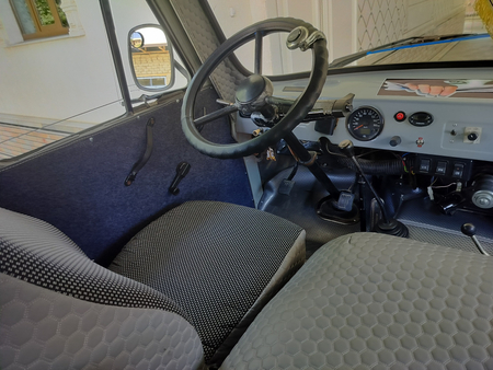 UAZ / 2010 / OQ b