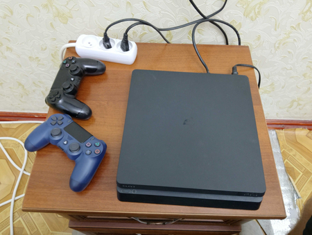 Приставка play station 4 slim...ps4