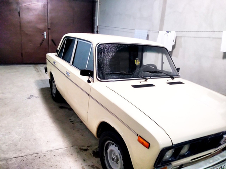 2106 сотилади. Холати яхши. Нархи 1800$