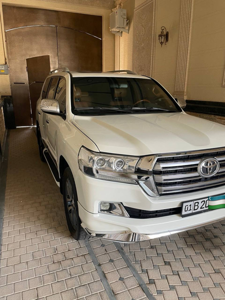 Srochno! Toyoto Land Cruiser 200 / Dvuxsotka