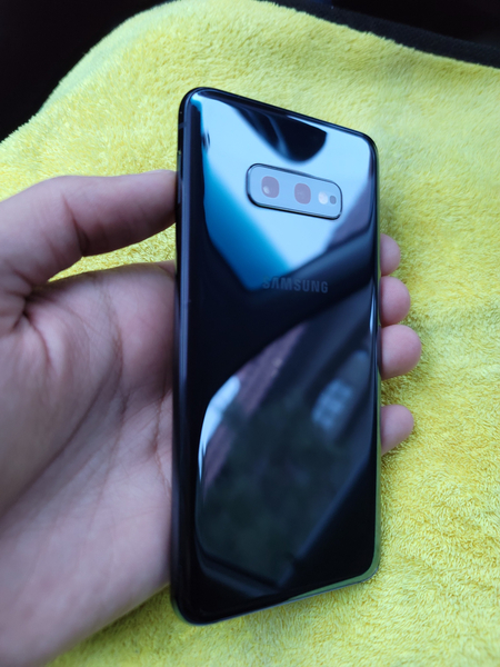 Samsung Galaxy S10e DUOS. Black. OzU 6/128 GB. Garantya beriladi