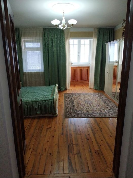 Продаётся Амира Темура 110 м2