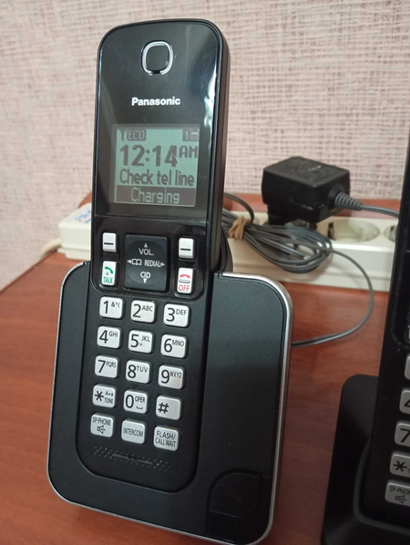 Продам радиотелефон PANASONIC две трубки на один телефонный номер.