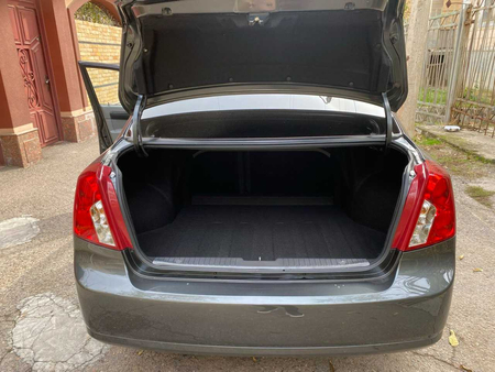 Продам свою Lacetti 2023 пробег 15 000 км. чистая