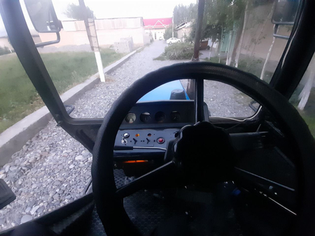 Traktor sotiladi