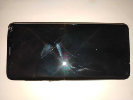 Samsung Galaxy S9 (есть трещины)