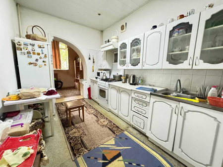 продается 2/1/4
на Дархане
(Мирзо-Улугбекский район)