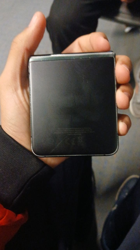 z flip 3 в хорошем состоянии