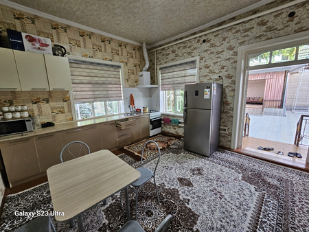 Fargona shaxar joydam xududida 8 sotixlik xovli uy sotiladi