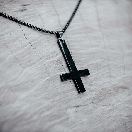 ВНИМАНИЕ! Продается цепочка с перевернутым крестом! Inverted Cross