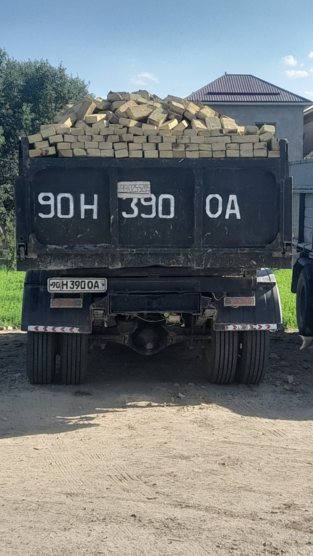 Pishkan va xom gishtlar sotiladi