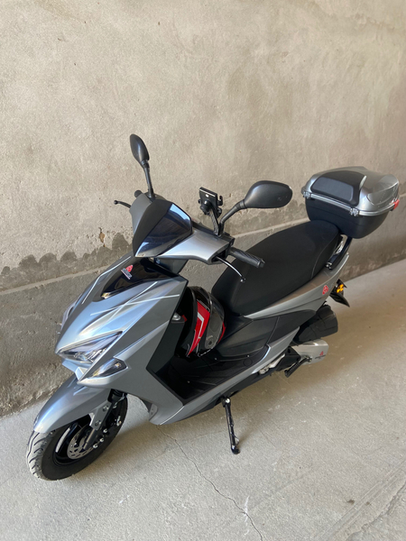 Skuter 125 kub Quimotors