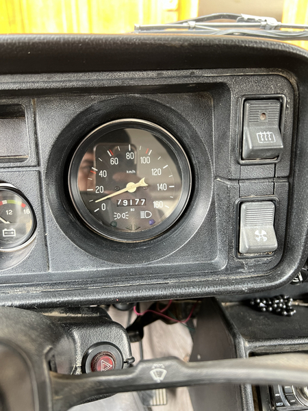 Vaz 2104. Sotiladi. Antikvar xolatda. Radnoy kraska.