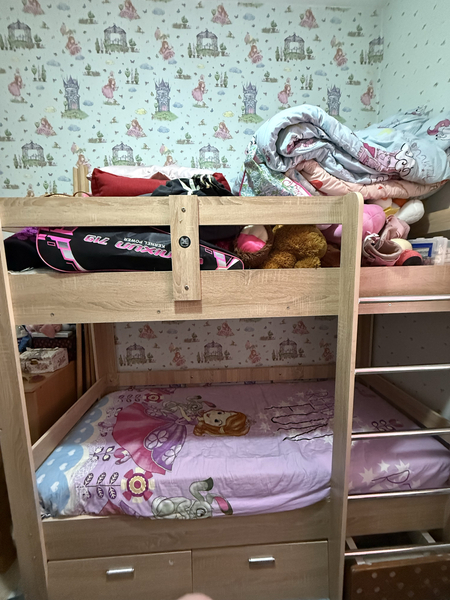 Продается кровать двухъярусная. В хорошем состоянии