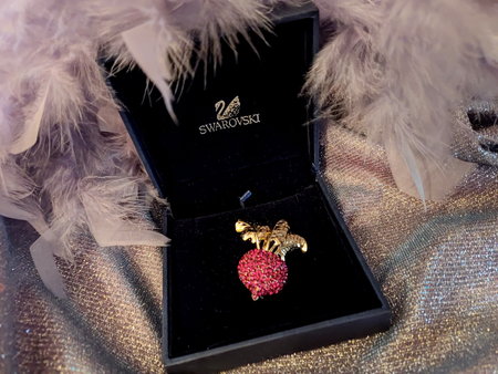 Брошь от Swarovski,Сваровски, подарочный вариант