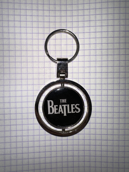 Продам сувенирный брелок «The Beatles»