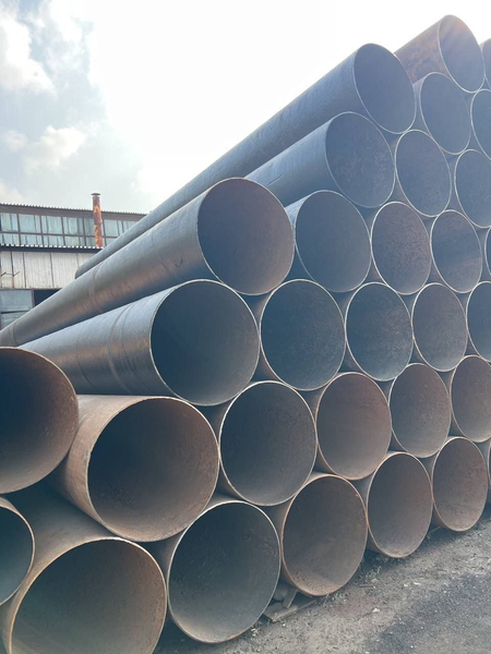 Truba metall 1220