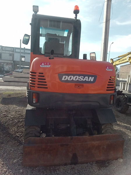 Экскаватр Doosan Ekskavatr