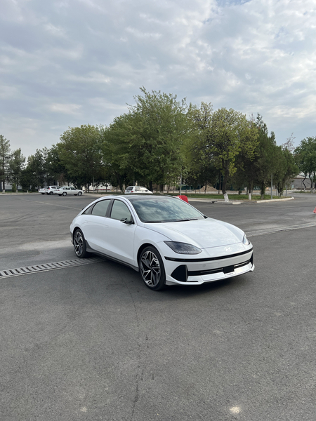 Hyundai IONIQ 6. 2022