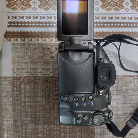 Фотоаппарат цифровой и хороший Canon