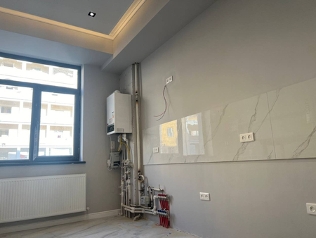 Sergeli 2 metro bekatda 4 etaj 3 xona 93 kv  uy sotiladi