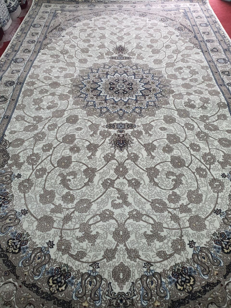 Eshon guzarda Bek gilam dukoni