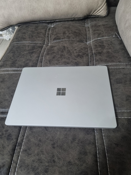 Microsoft surface laptop sotiladi