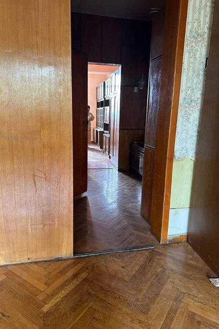 谷 121404 谷 Сharx Kamolon-1 mahallasi kvartira sotiladi 2/4/5 70 м²
