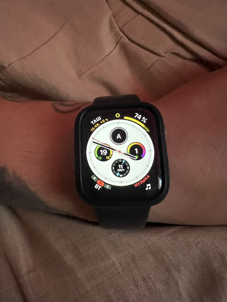 Продам apple watch series 5