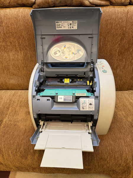 Продаётся лазерный Принтер HP Color LaserJet 1500L