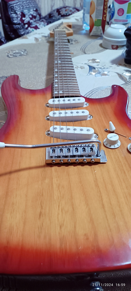 Solo gitara sotiladi