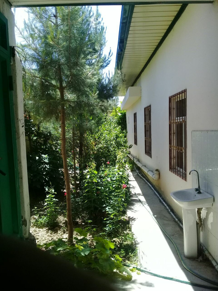 Dala hovli sotiladi