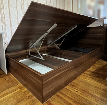 Кровать с подьемным механизмом