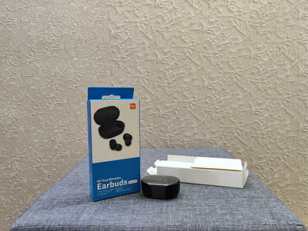 Продам новые наушники Earbuds