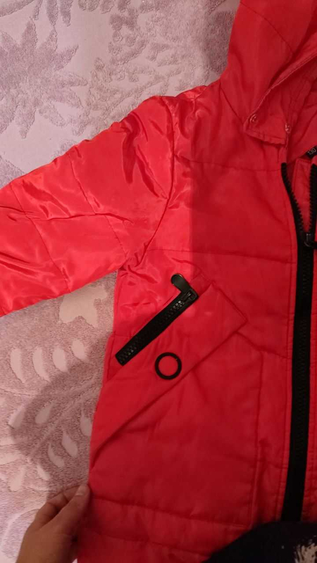 Продам куртку  на девочку на осень.