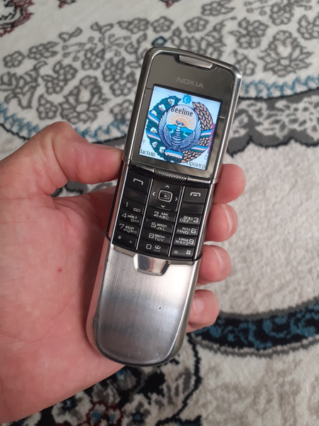 Nokia 8800 classic sotladi uz imeya 30 kun