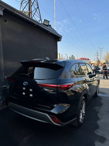 Toyota Highlander Hybrid Platinum