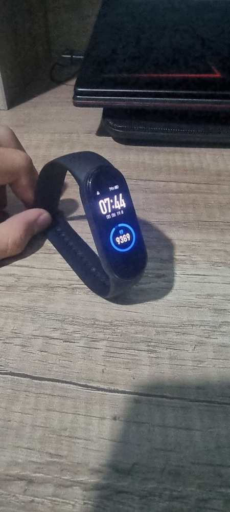Срочно продаю MI BAND 5