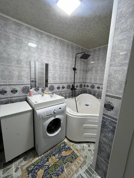Arenda Olmazor tumani Qorasaroy da 2 xonali kvartira 2/3/9 68m²
