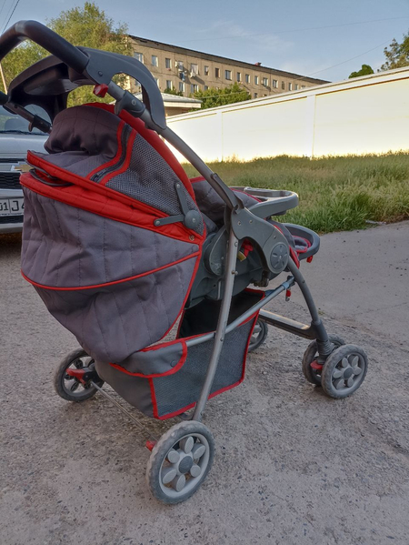 Продам очень хорошую детскую коляску Трансформер.