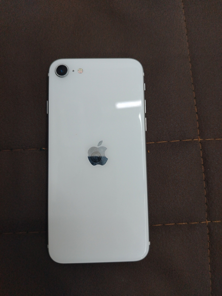 IPhone SE продаётся